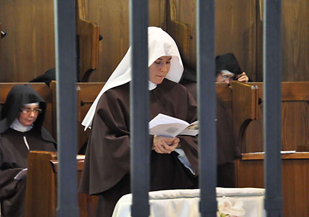 Clarisse – professione temporanea di suor Clara Grazia della croce ...